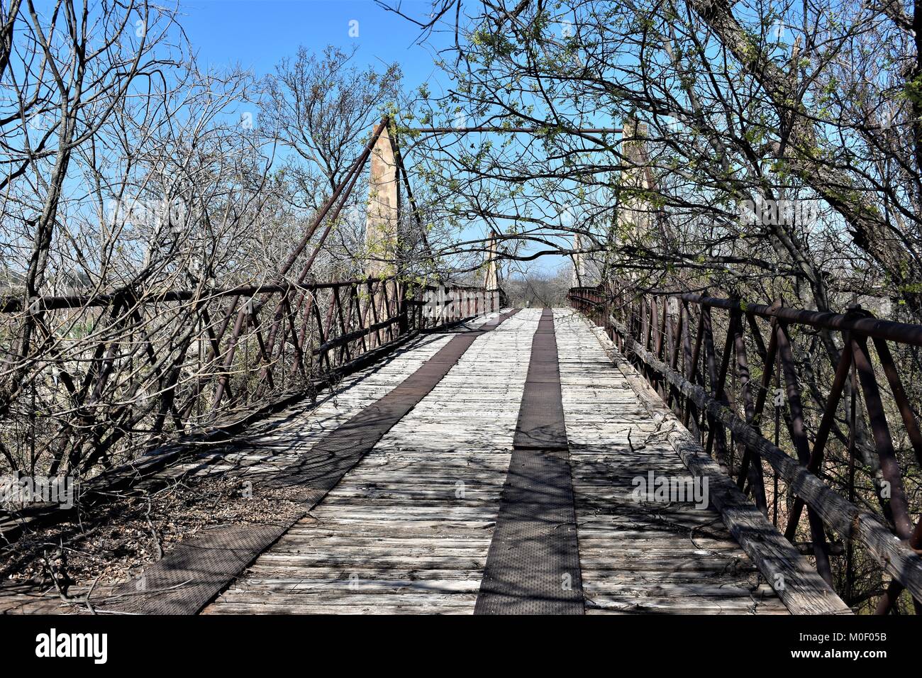 old suspension bridge Stock Photo - Alamy