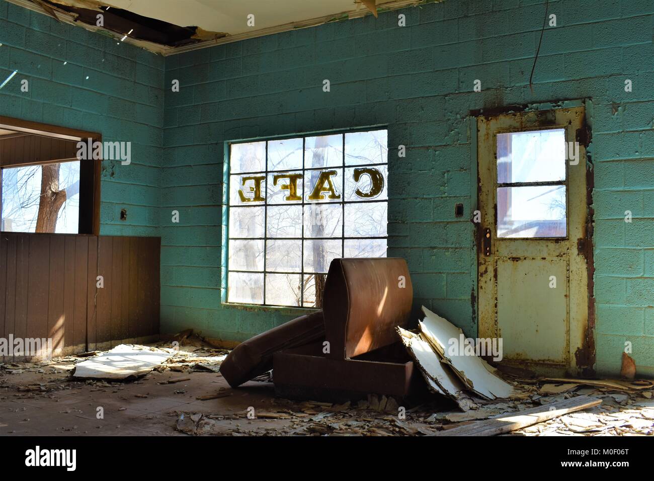 Abandoned diner hi-res stock photography and images - Alamy