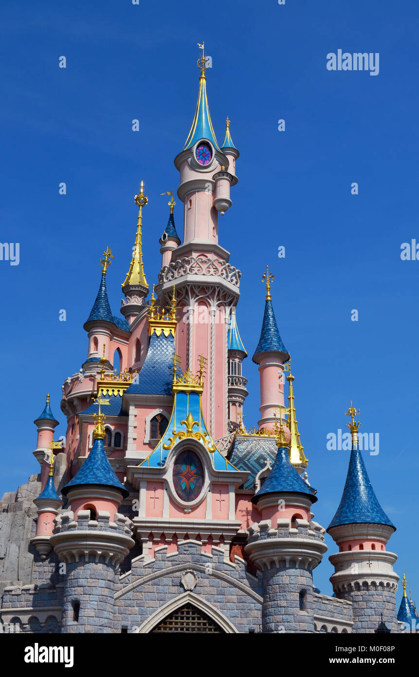 Disney castle cartoon hi-res stock photography and images - Alamy