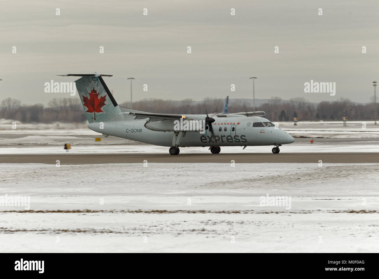 Air Canada Dash-8 aircraft ready for take of at YUL International ...