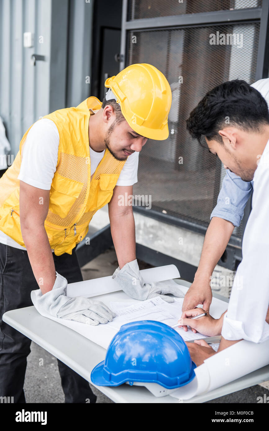 engineers and teamwork, meeting for successful project construction Stock Photo - Alamy