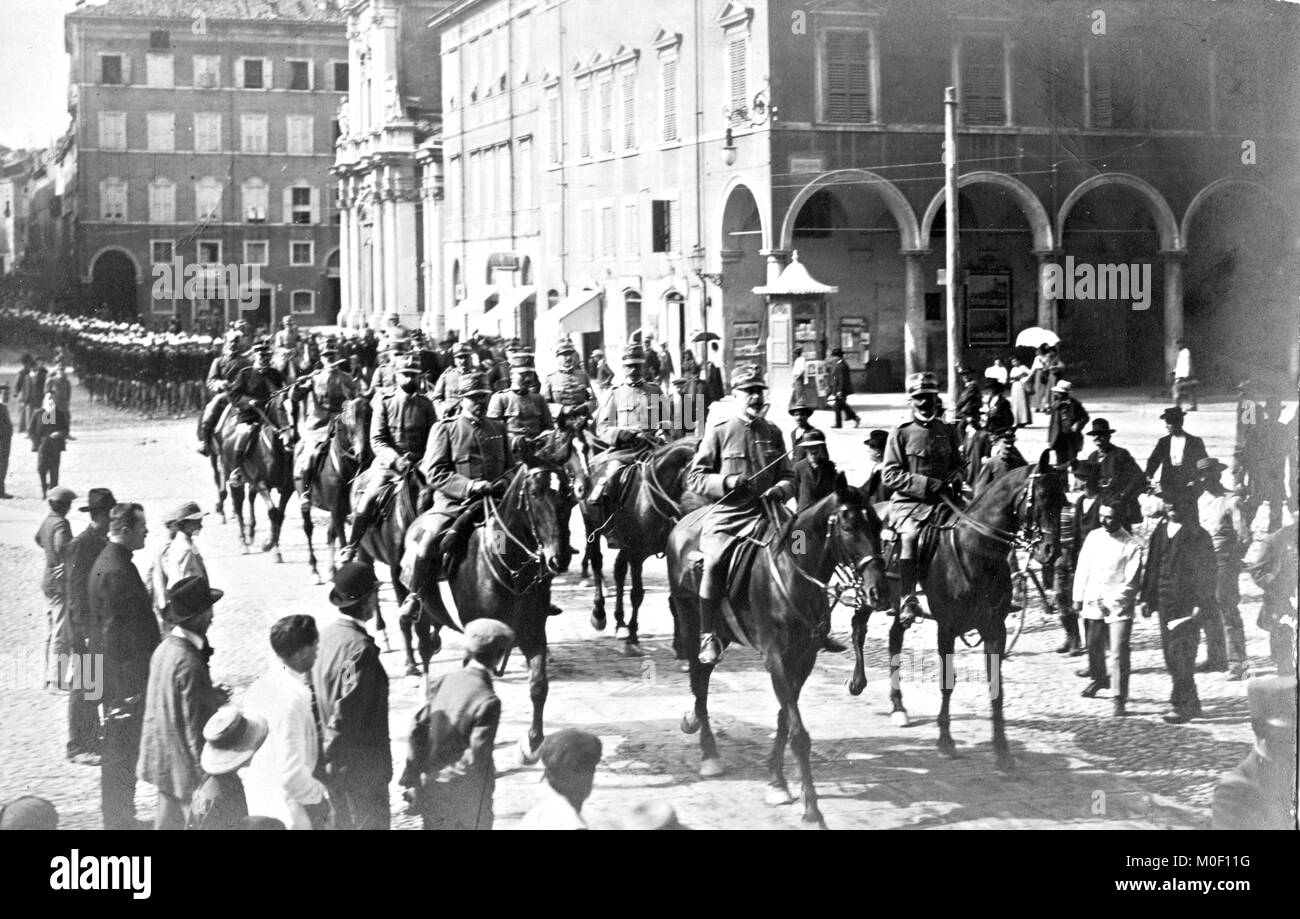 Military procession in Rome, Italy, 1910/1920 Stock Photo - Alamy