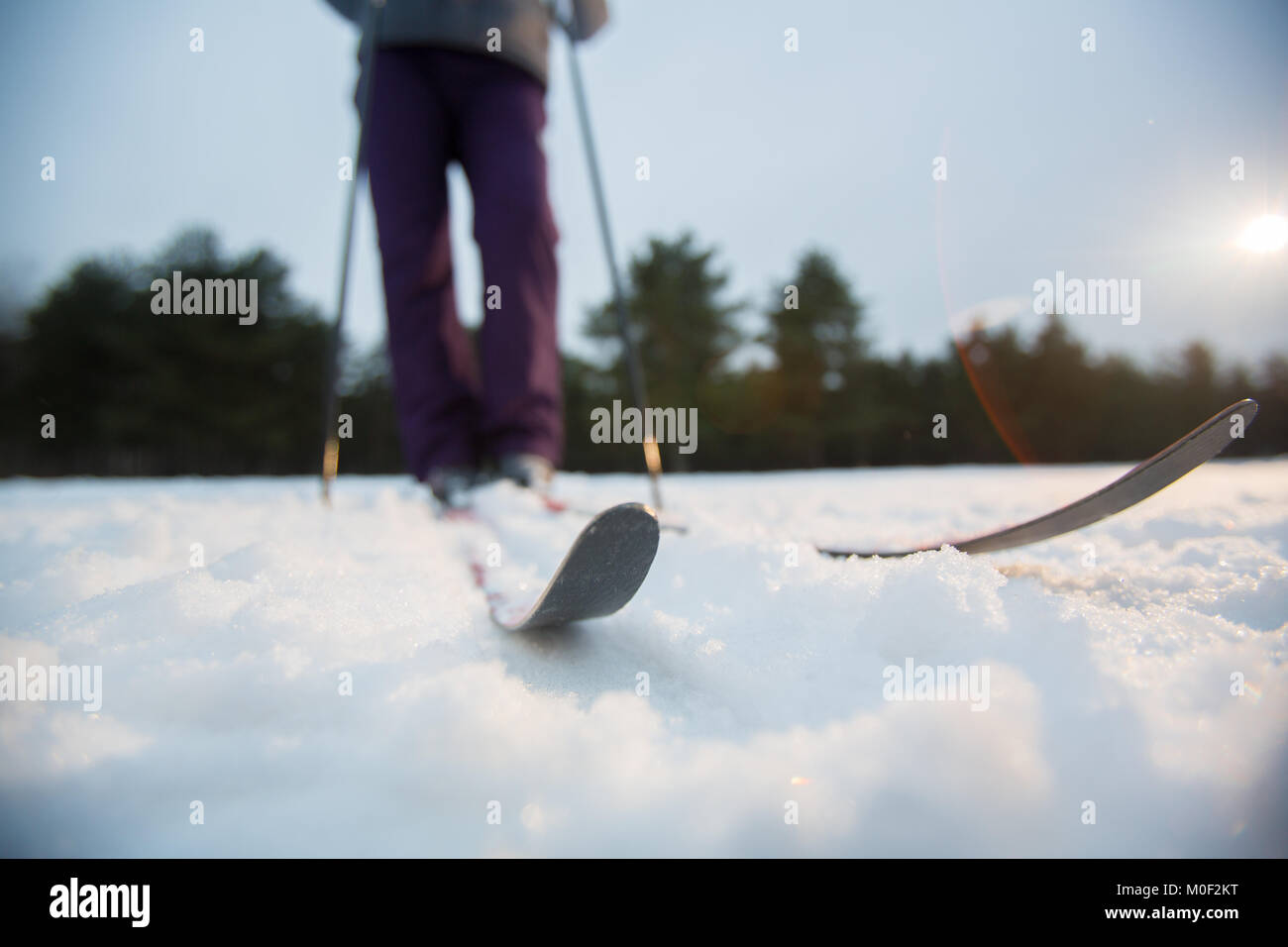 Man woman skis hi-res stock photography and images - Alamy