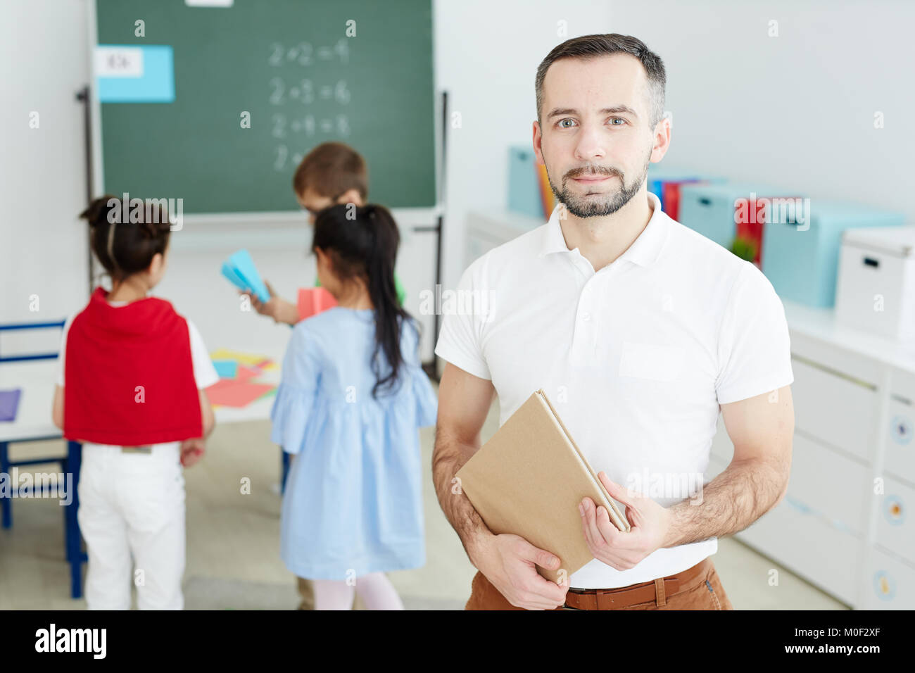 Secondary school child hi-res stock photography and images - Alamy