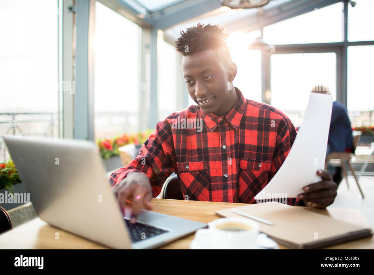 Online expert hi-res stock photography and images - Alamy