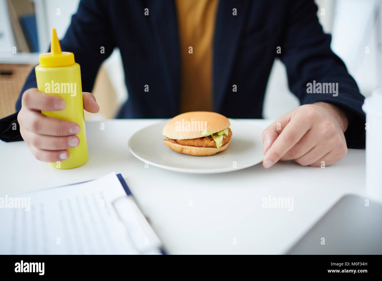Office lunch hi-res stock photography and images - Alamy