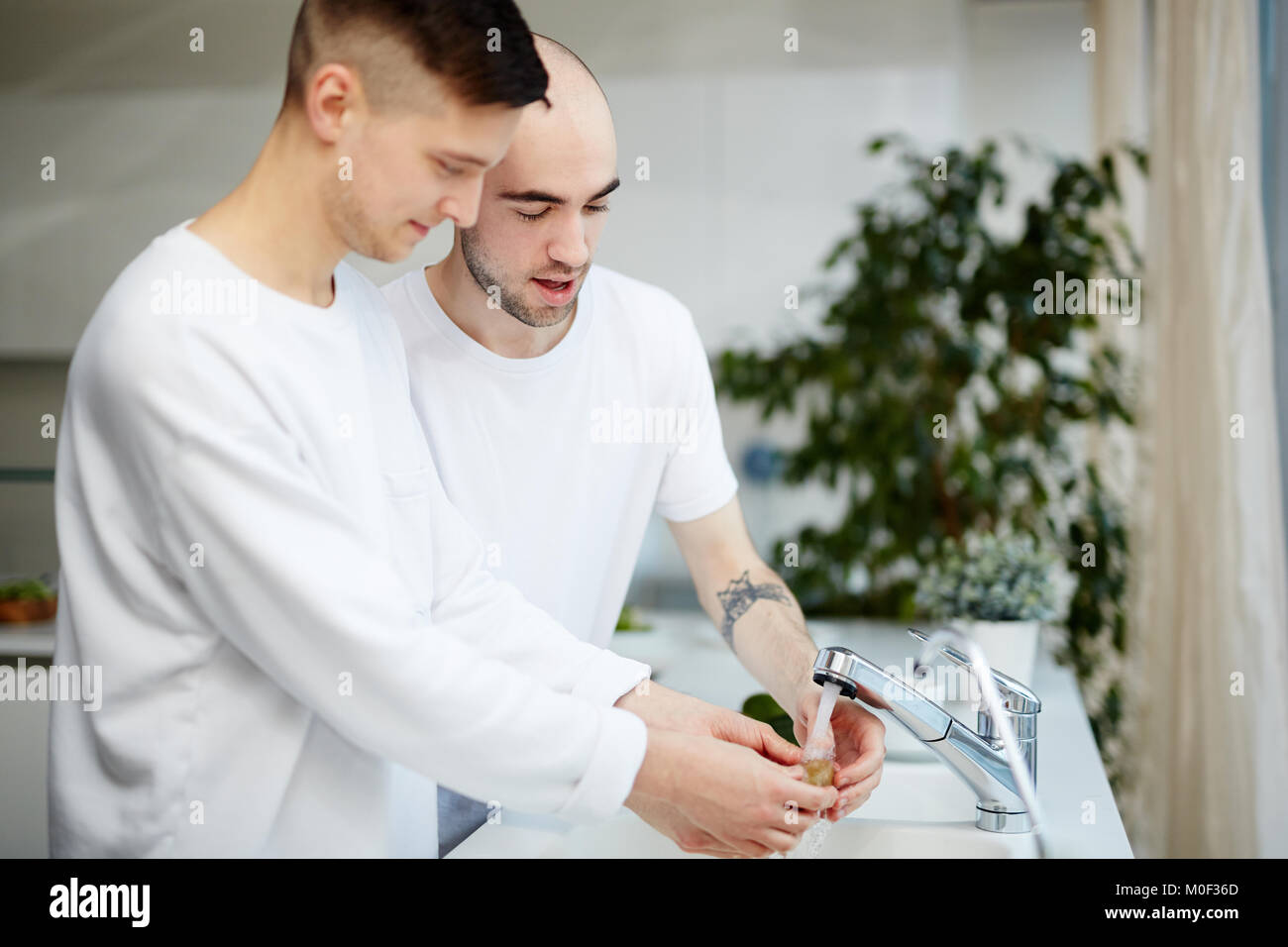Washing fruit hi-res stock photography and images - Alamy