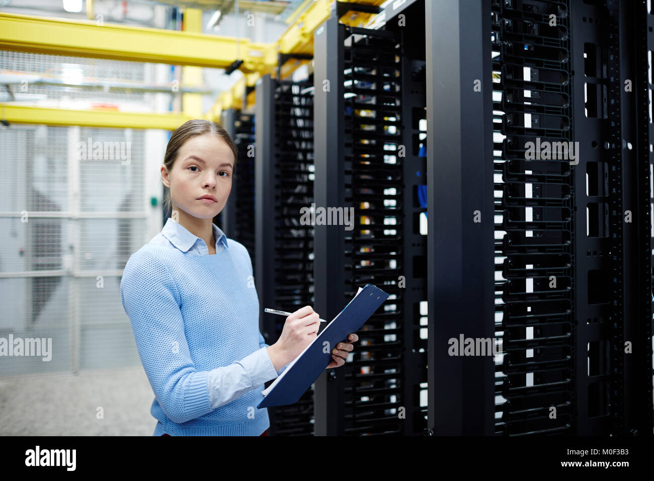 Banking staff hi-res stock photography and images - Alamy