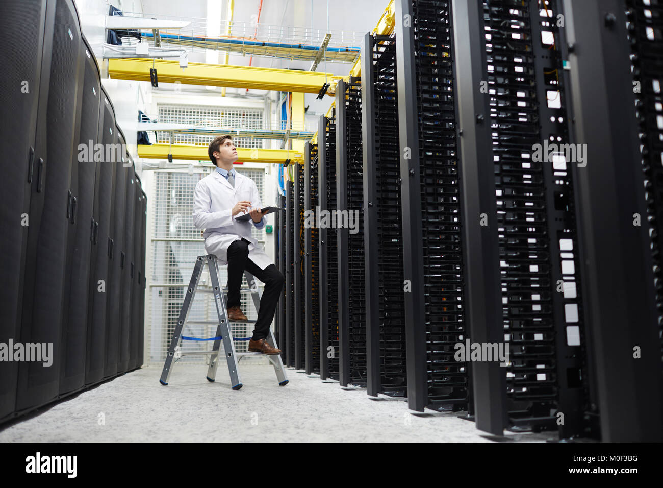Data cyber support hi-res stock photography and images - Alamy