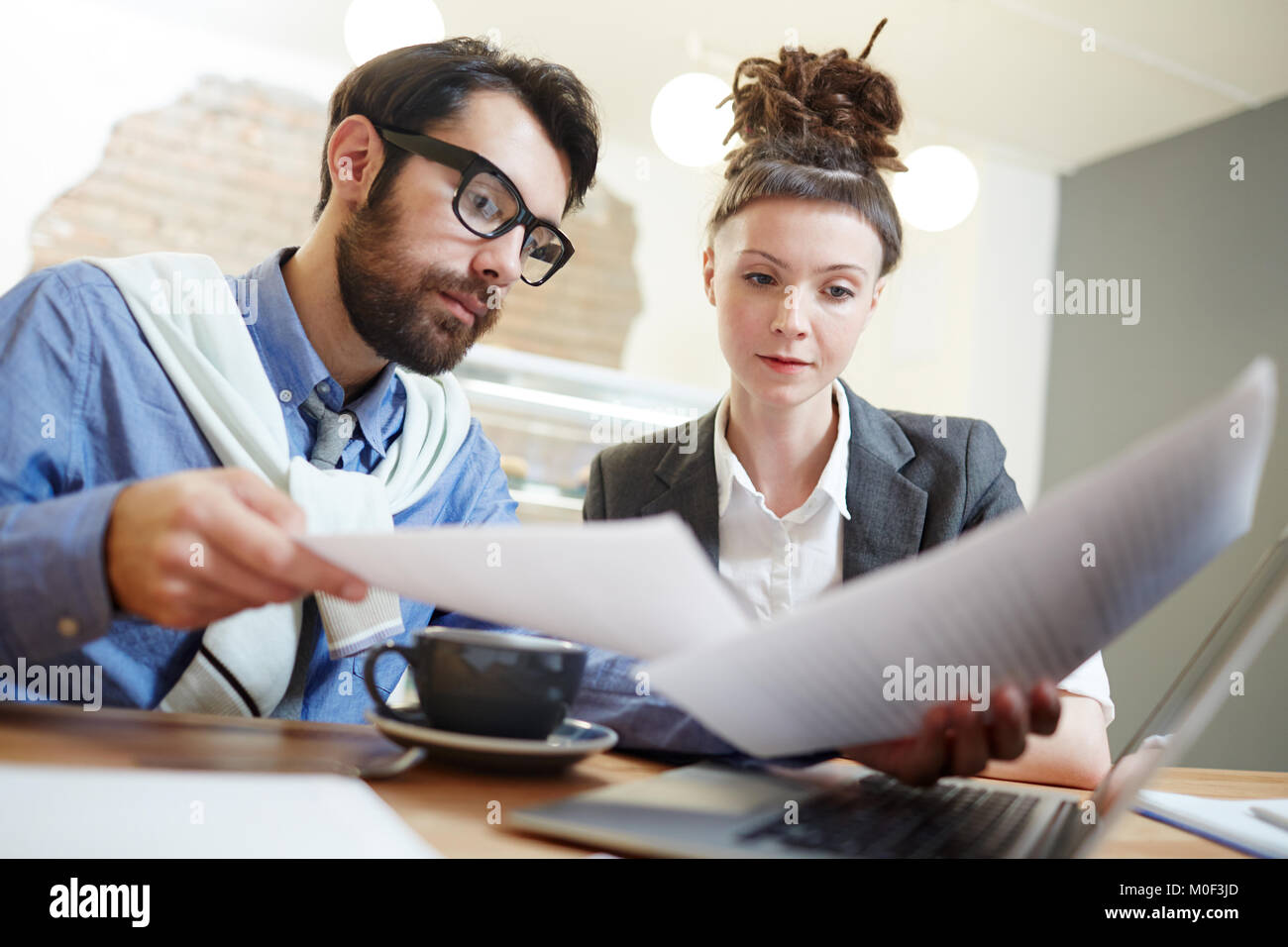 Professional reading group hi-res stock photography and images - Alamy