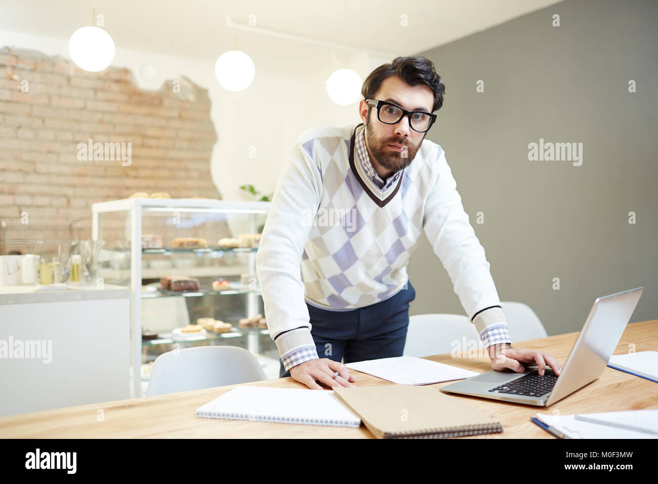 Corporate distant hi-res stock photography and images - Alamy