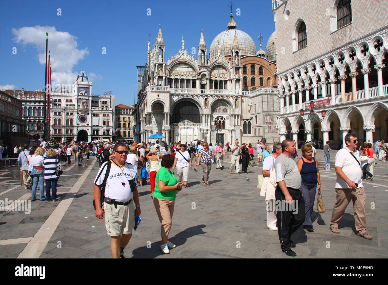 Venice crowded tourists marks hi-res stock photography and images - Alamy