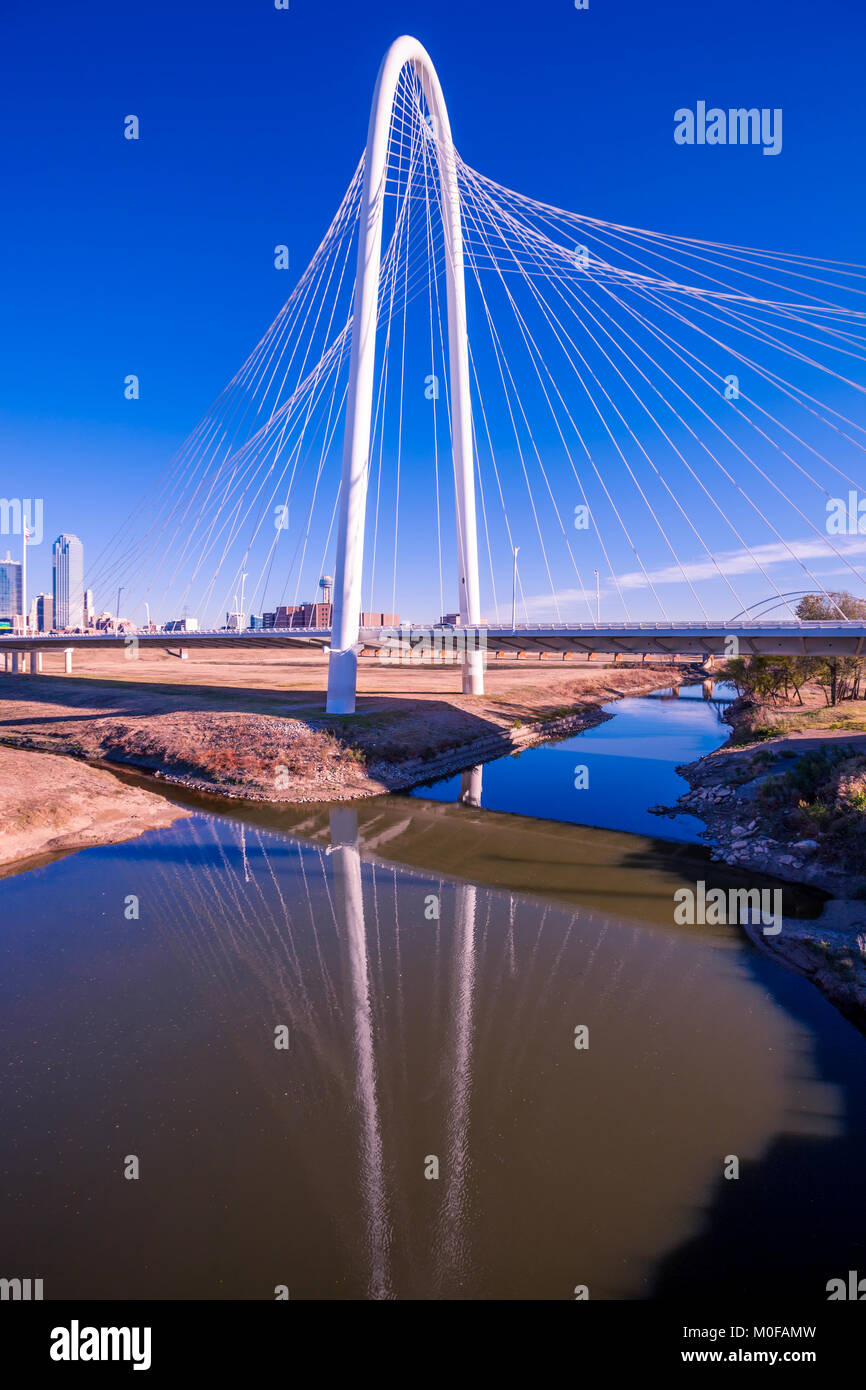 Trinity river view of dallas texas hi-res stock photography and images ...