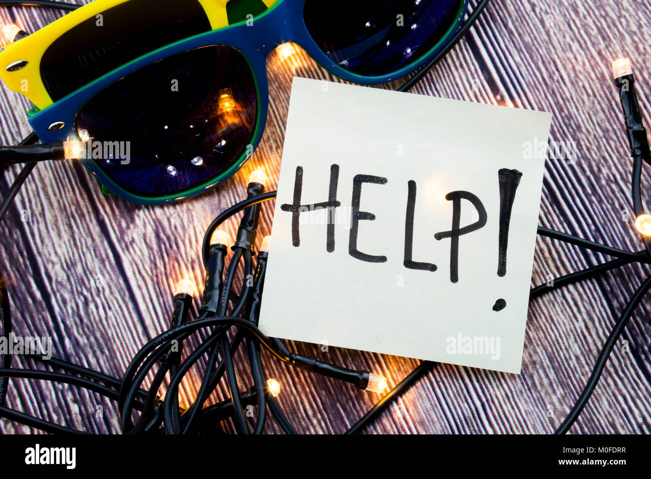 Help on Sticky note paper with sunglasses, wooden background with ...