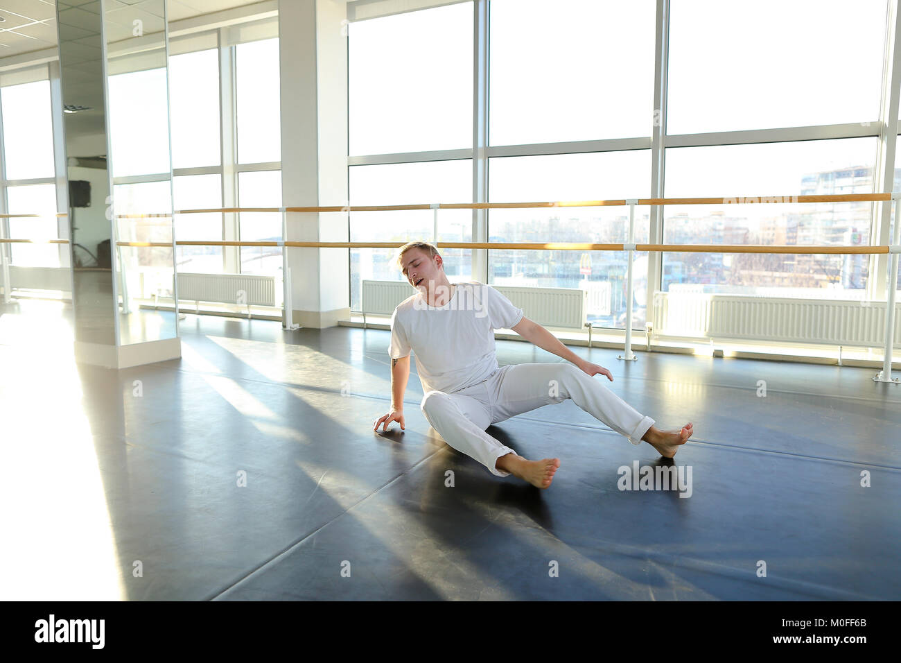 Dancer improving handstand with legs spread out Stock Photo - Alamy