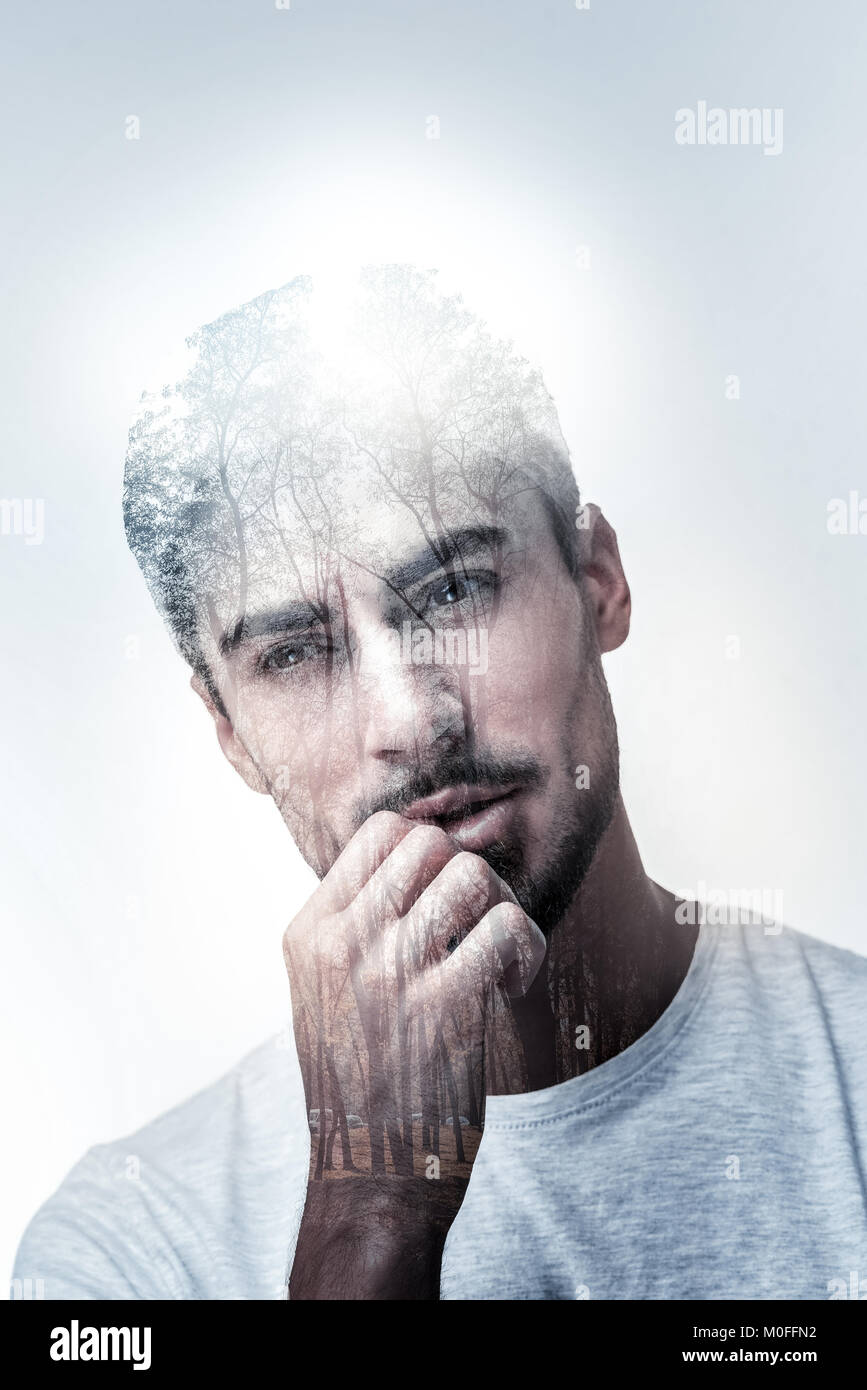 Man looking sideways hi-res stock photography and images - Alamy