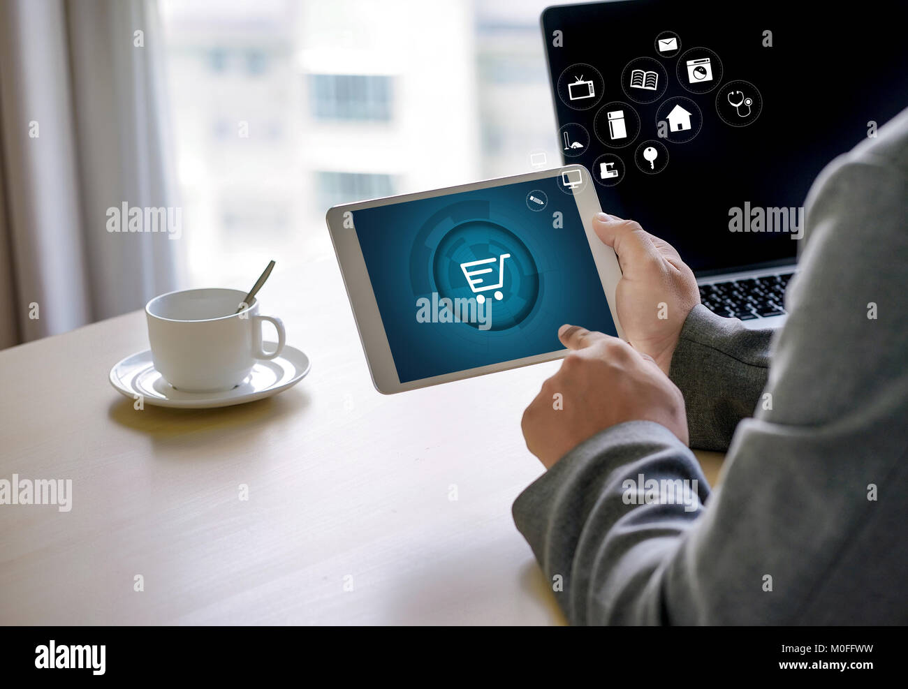 Business people use Technology Ecommerce Internet Global Marketing ...