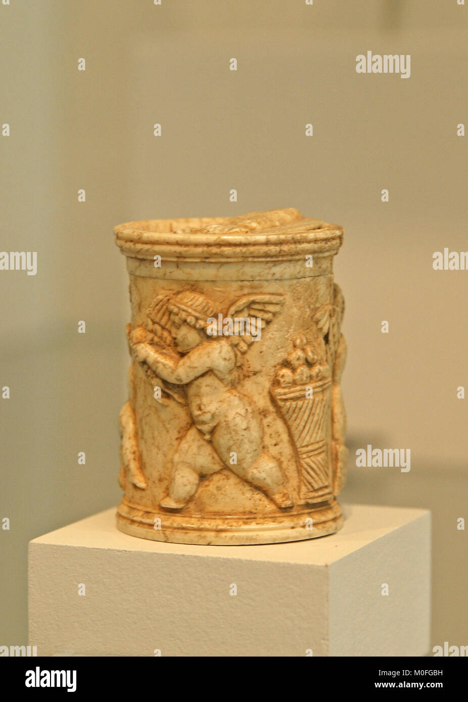 Ivory pyxis, Roman 1st century AD, The Metropolitan Museum of Art (The ...