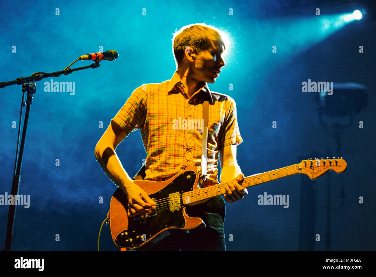 Alex Kapranos lead singer in Franz Ferdinand performing at the ...