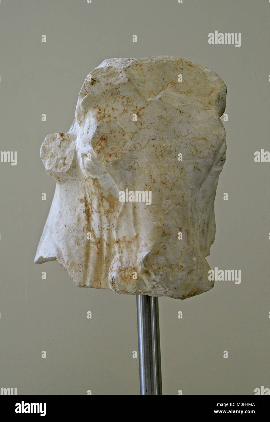 Bull head sculptures hi-res stock photography and images - Alamy