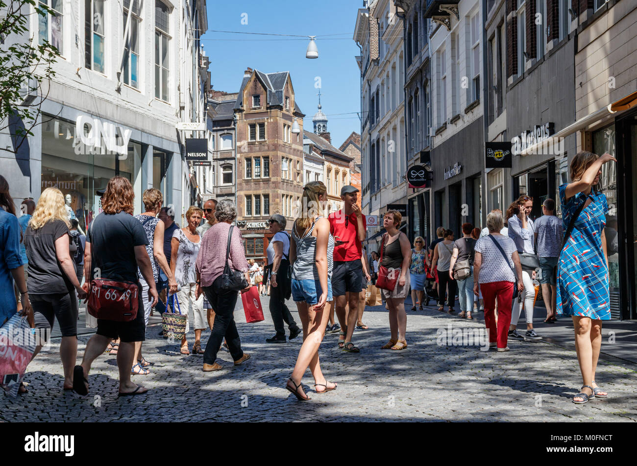 Shops shopping people house hi-res stock photography and images - Alamy