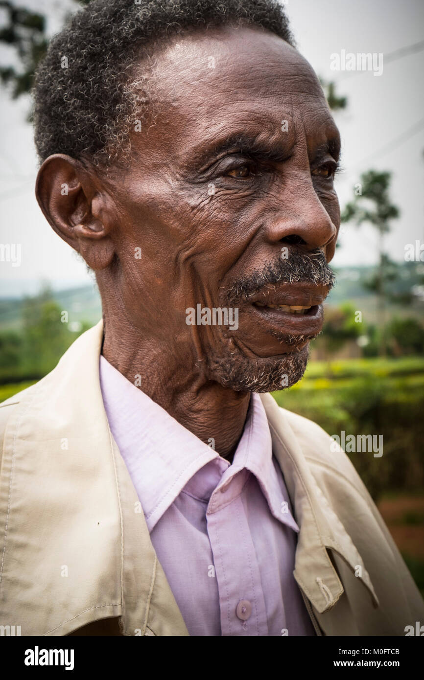 Rwanda portrait old man hi-res stock photography and images - Alamy