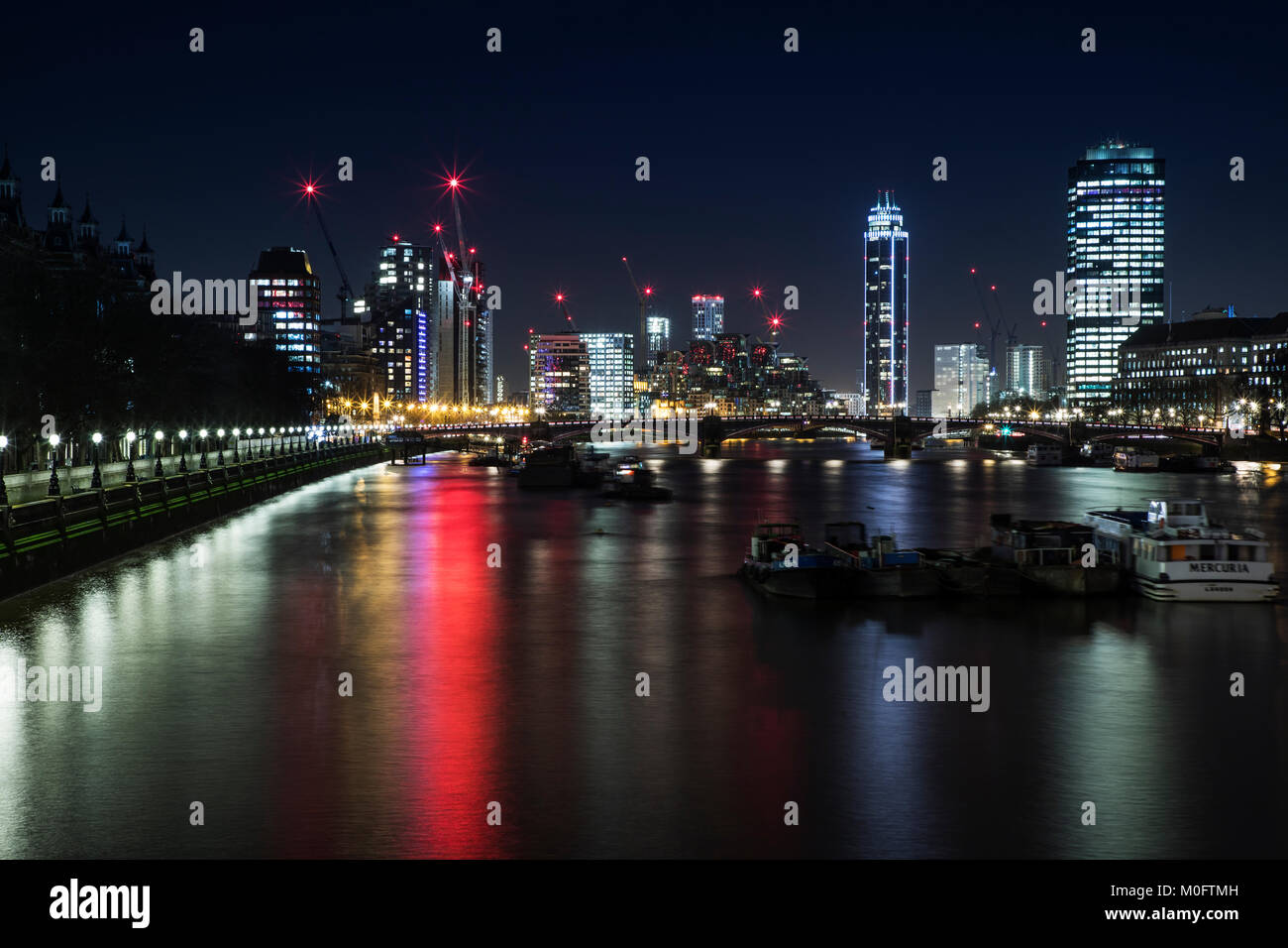 London skyline night time hi-res stock photography and images - Alamy