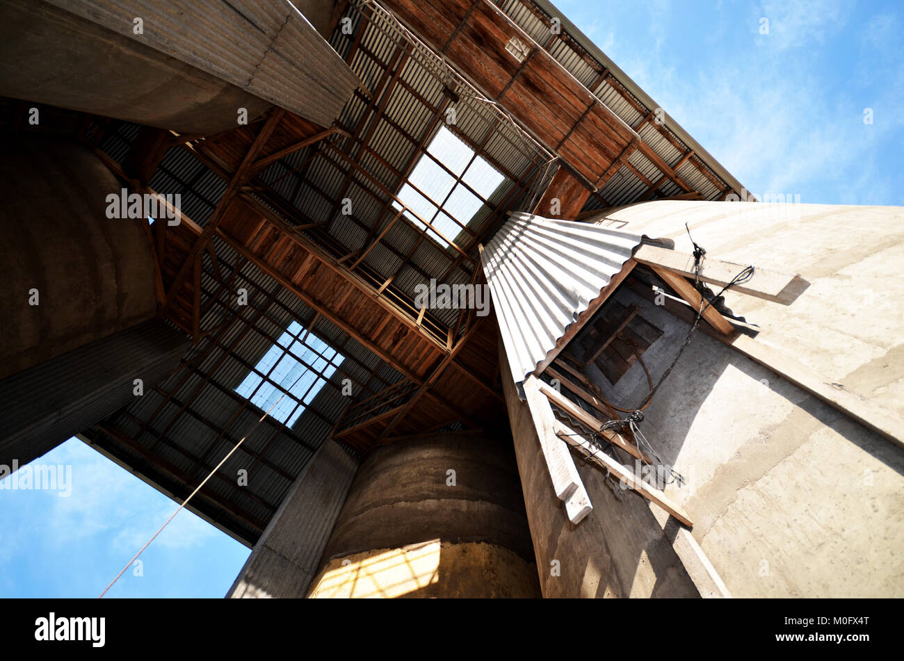 Roof farm building silo hi-res stock photography and images - Alamy