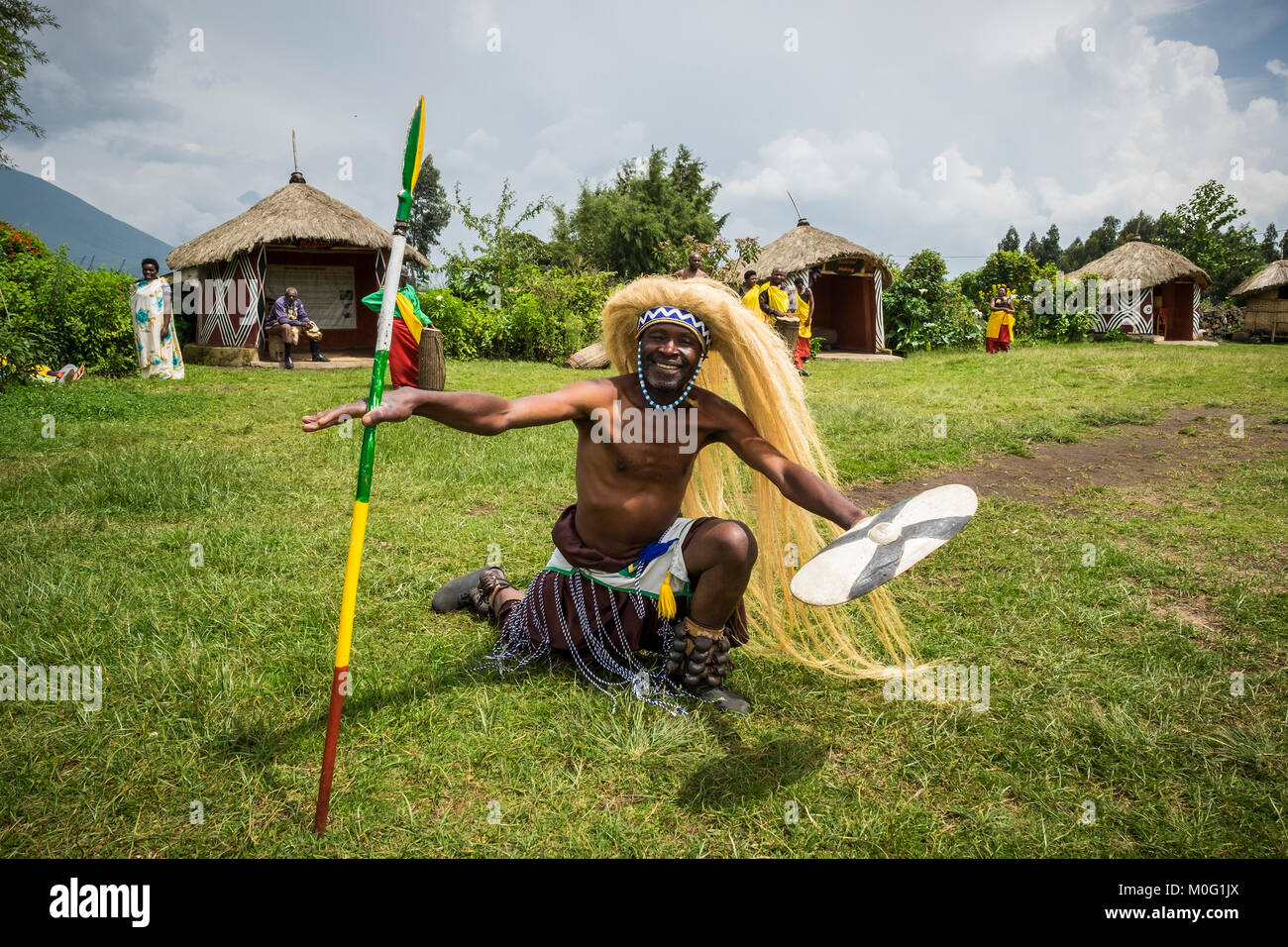 Rwanda, Ruhengeri, Musanze, Iby'Iwacu Cultural village, dancer Stock ...