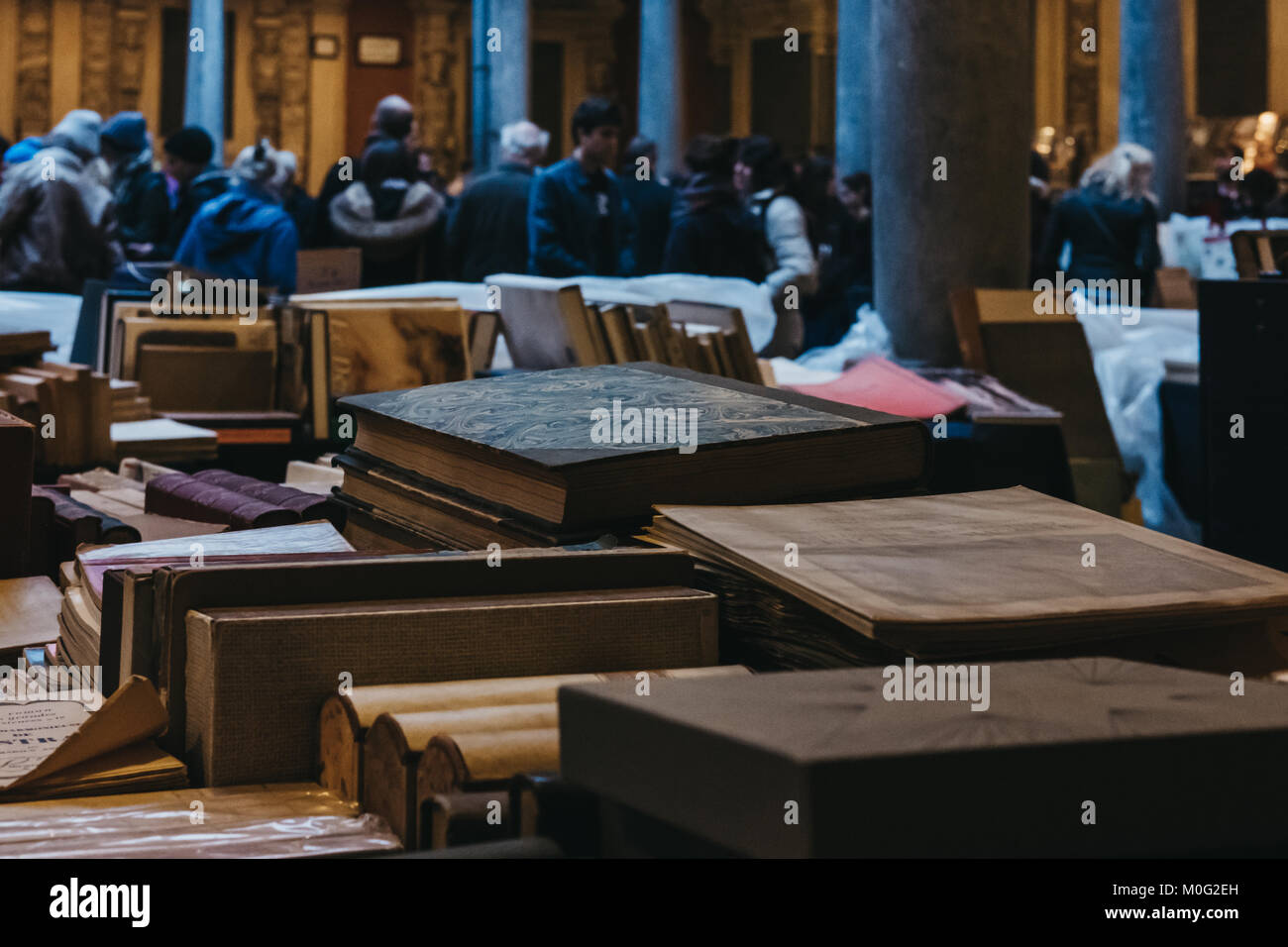 Courtyard Books High Resolution Stock Photography and Images - Alamy