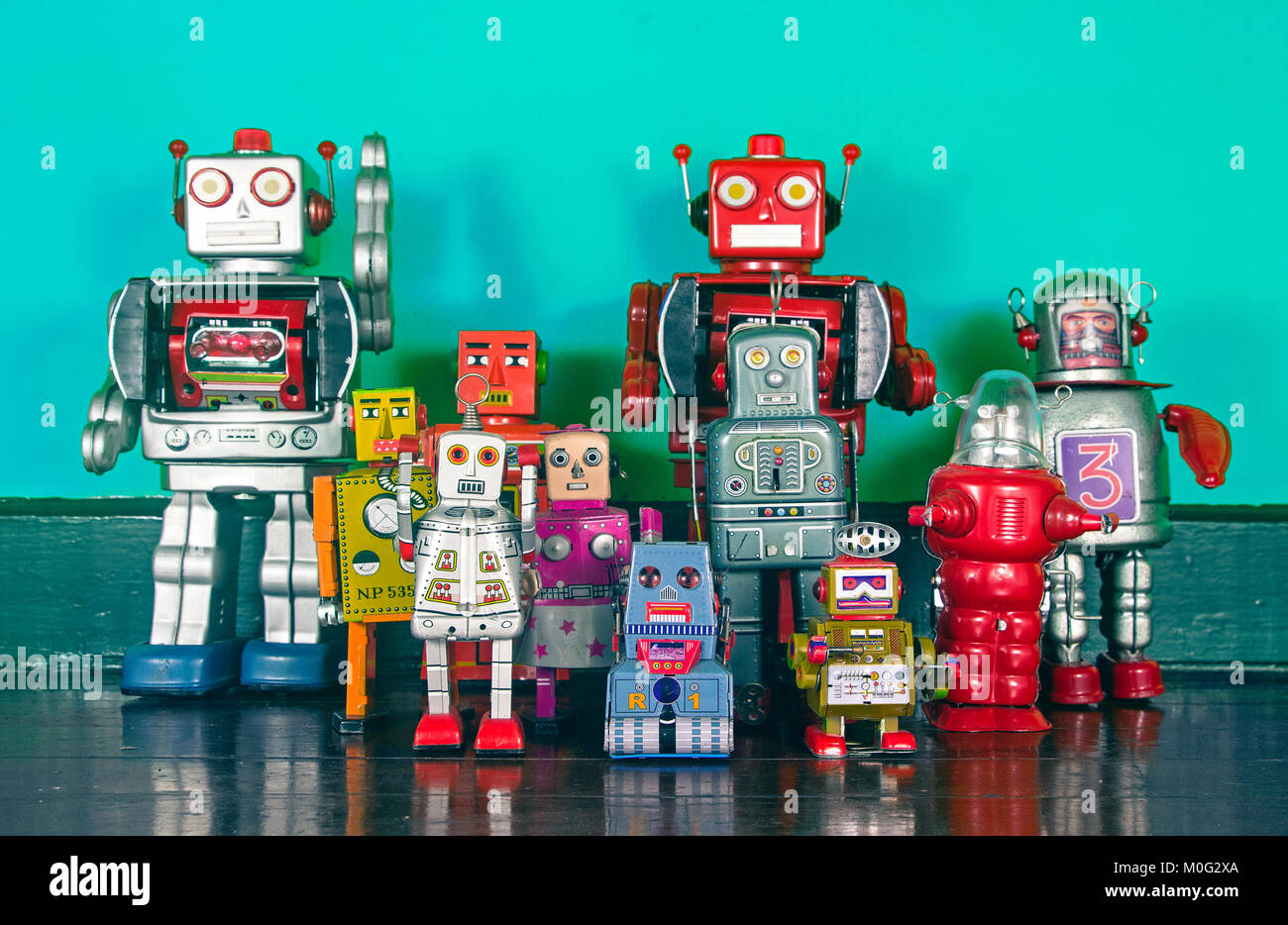 Retro robots hi-res stock photography and images - Alamy