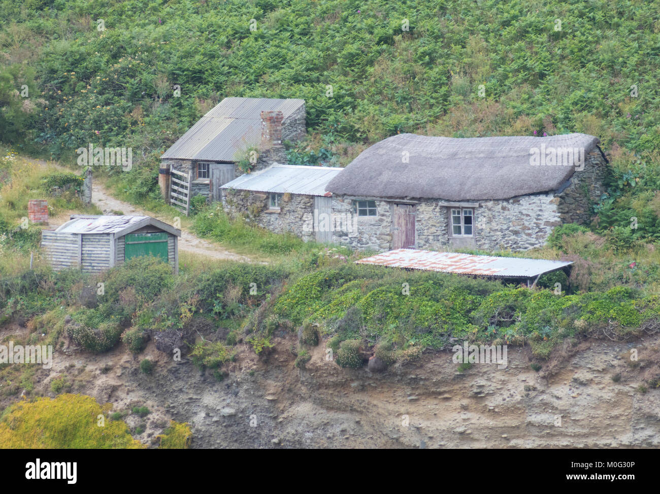 Cornish fishermans sheds hi-res stock photography and images - Alamy