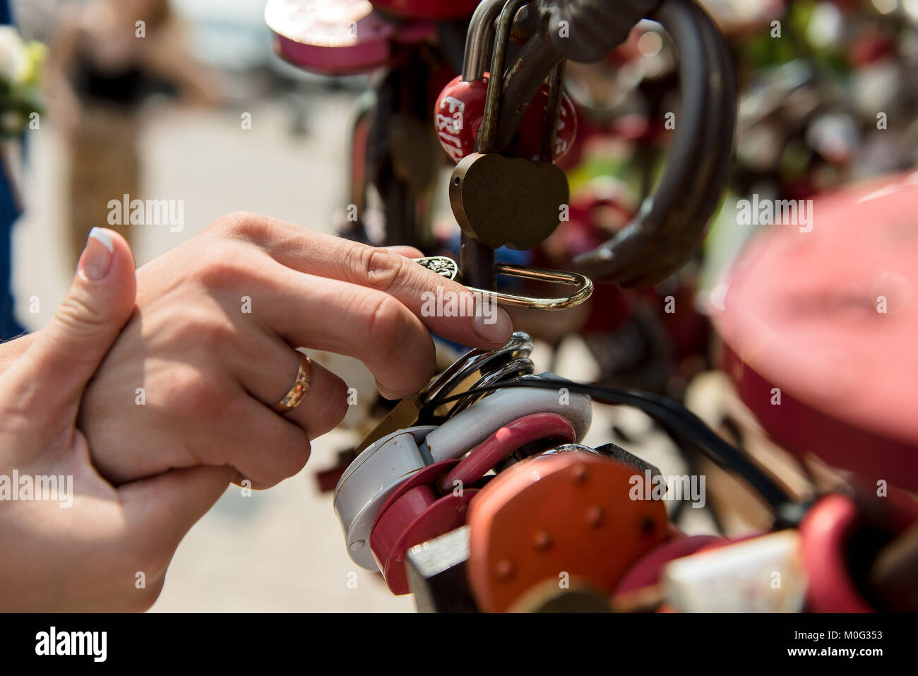Close up image of hands holding wedding padlock Stock Photo - Alamy