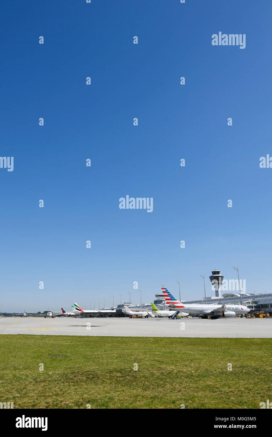 Line Up, Terminal 1, various Airlines, Tower, Aircraft, Airplane, Plane ...