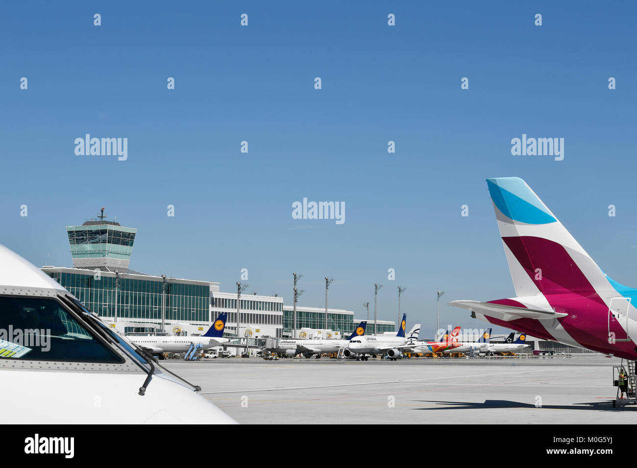 Line Up, Terminal, Satellite, Tower, various, Airlines, Aircraft ...