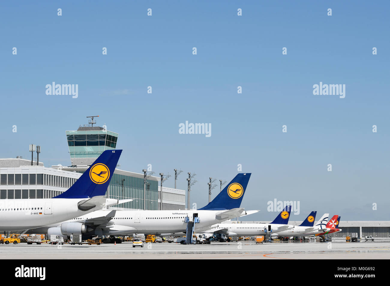Line Up, Terminal, Satellite, Tower, various, Airlines, Aircraft ...