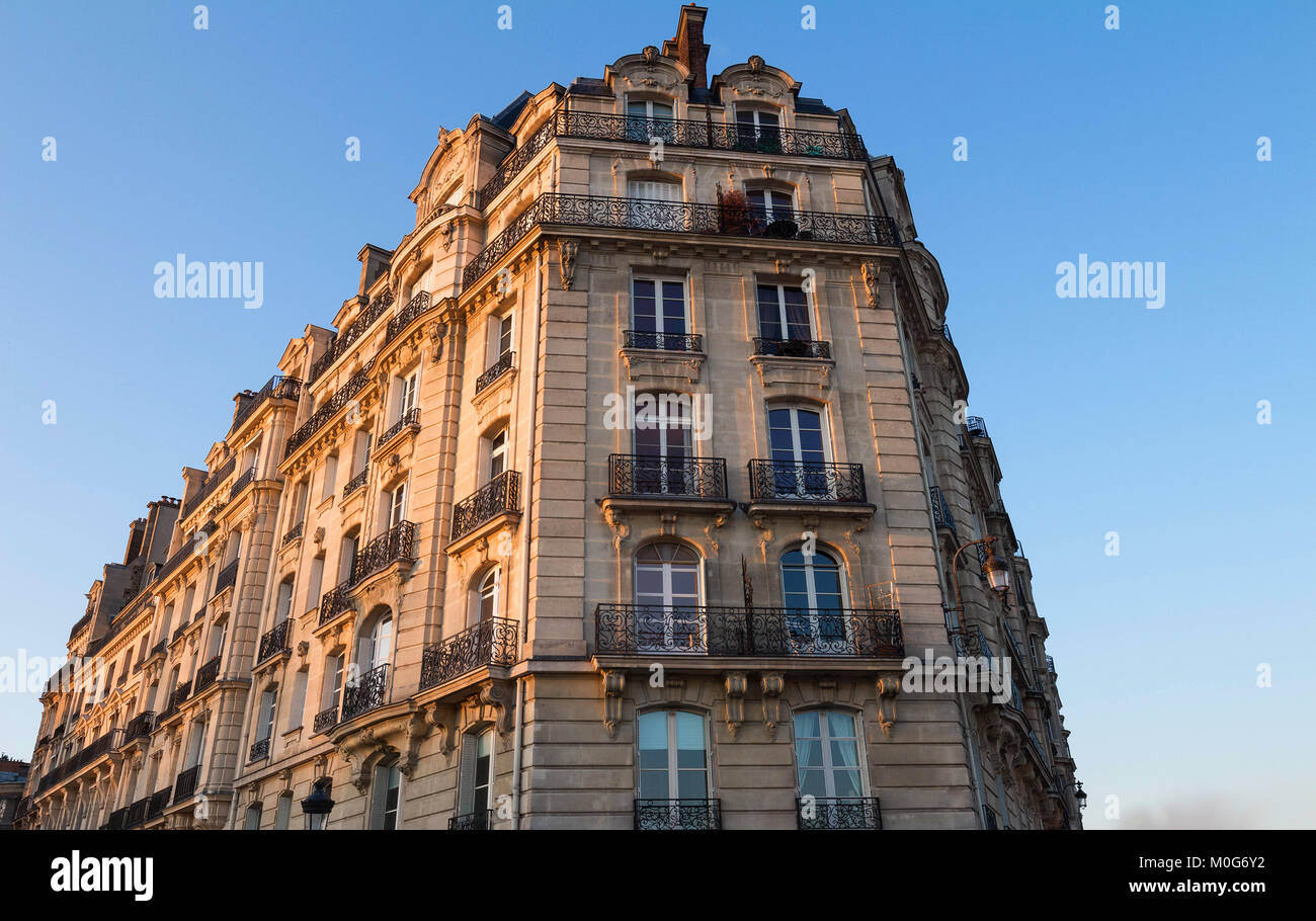 The traditional facade of Parisian building, France Stock Photo - Alamy