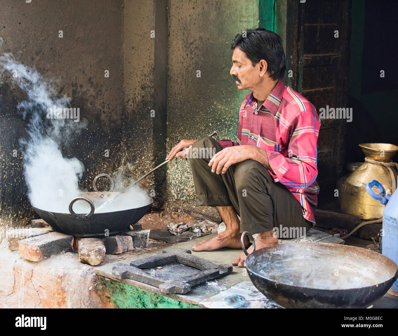 Street-side chef, Pushkar, Rajasthan, India Stock Photo - Alamy