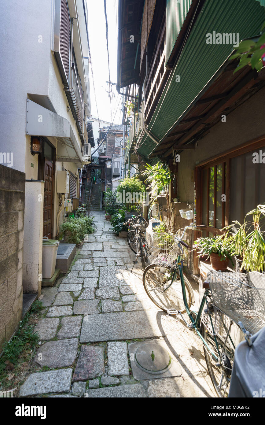Japanese street scene hi-res stock photography and images - Alamy