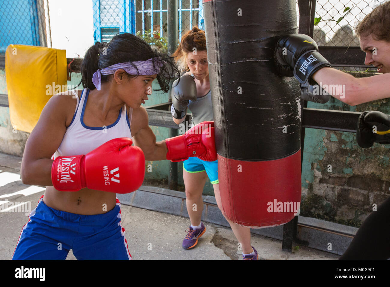 Women boxing hi-res stock photography and images - Alamy