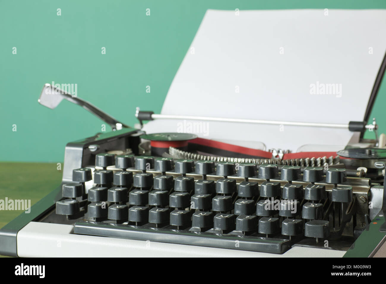 Typewriter blank page hi-res stock photography and images - Alamy