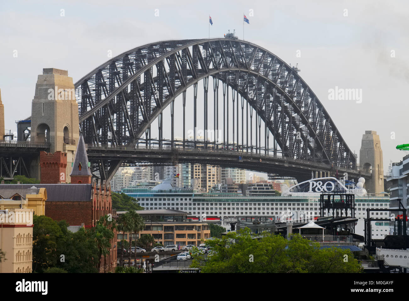 Ship moored at circular quay hi-res stock photography and images - Alamy