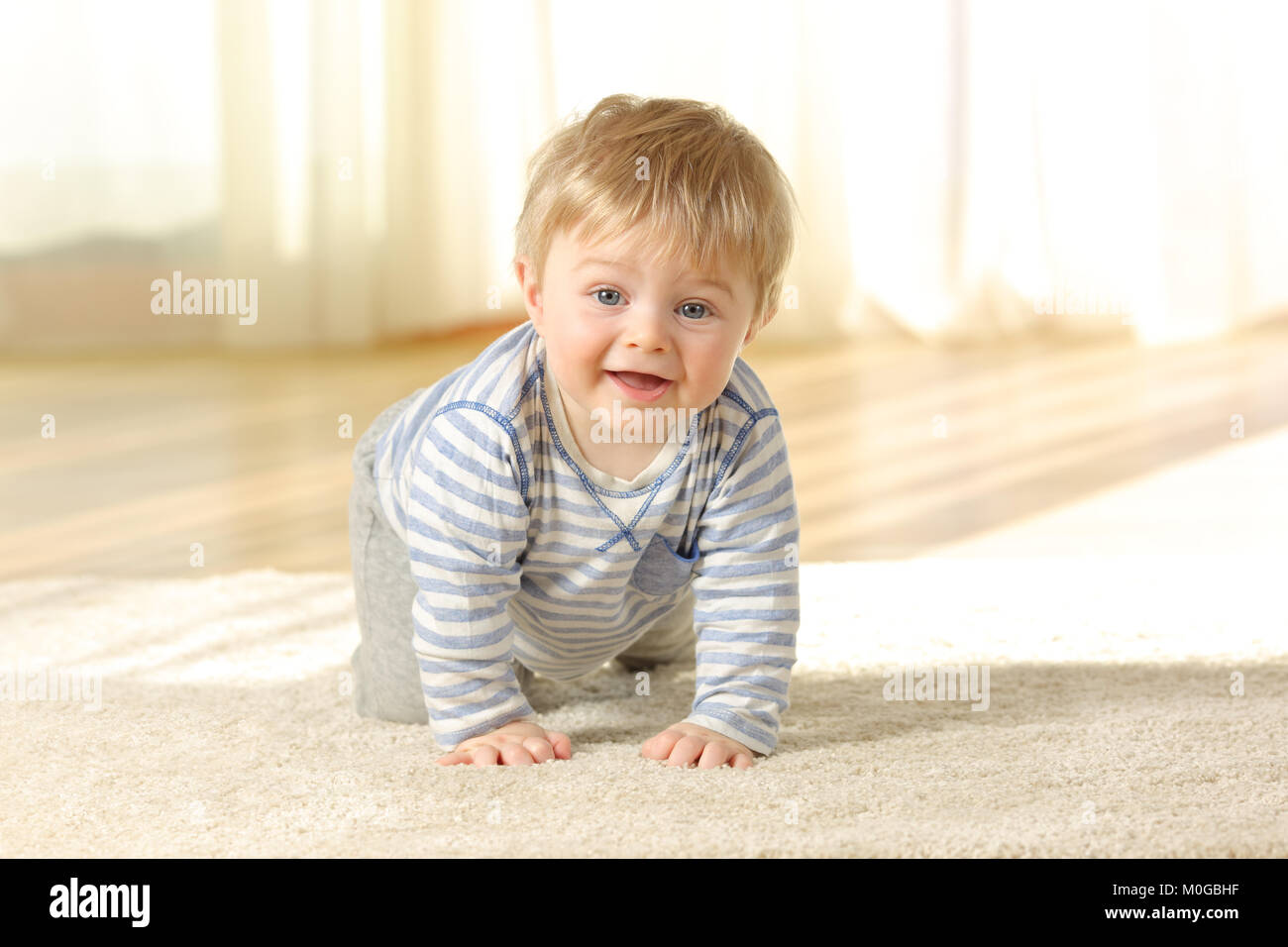 Crawling crawl knees hi-res stock photography and images - Alamy