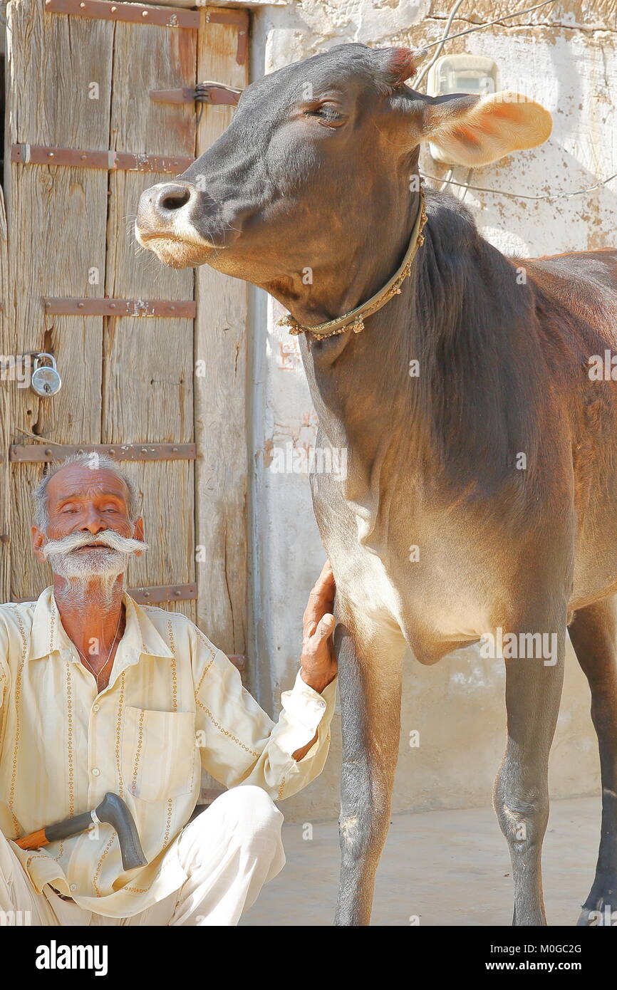 DUNDLOD, RAJASTHAN, INDIA - DECEMBER 27, 2017: Portrait of an old man ...