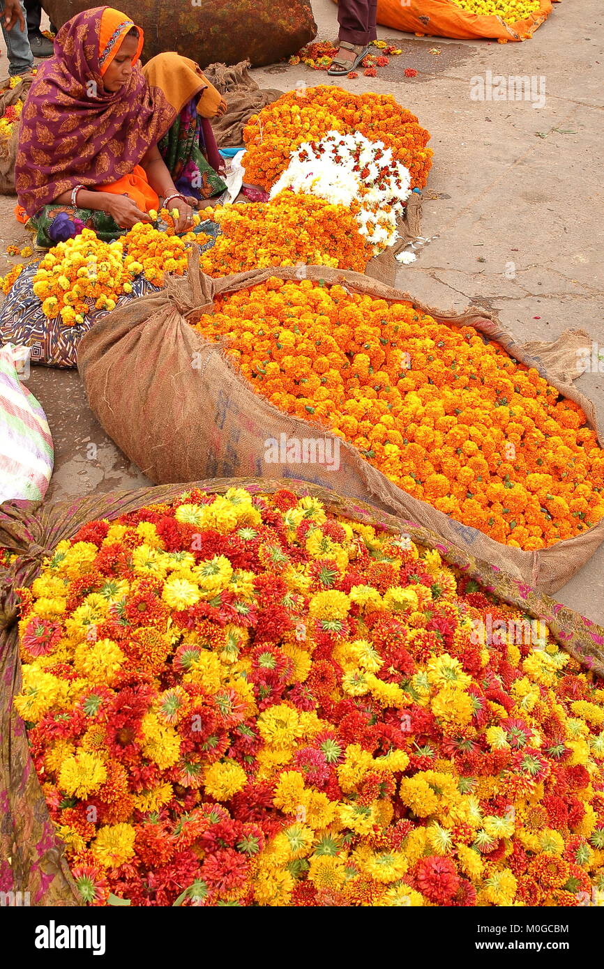 JAIPUR, RAJASTHAN, INDIA - DECEMBER 06, 2017: The flower market near ...