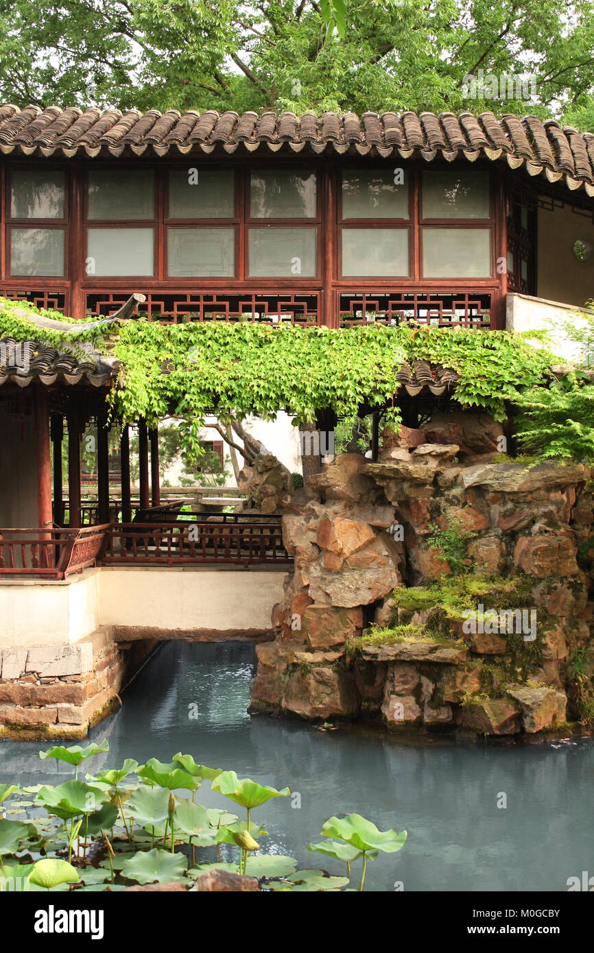 Pond and ancient pavilion in Humble Administrator's Garden, Suzhou ...