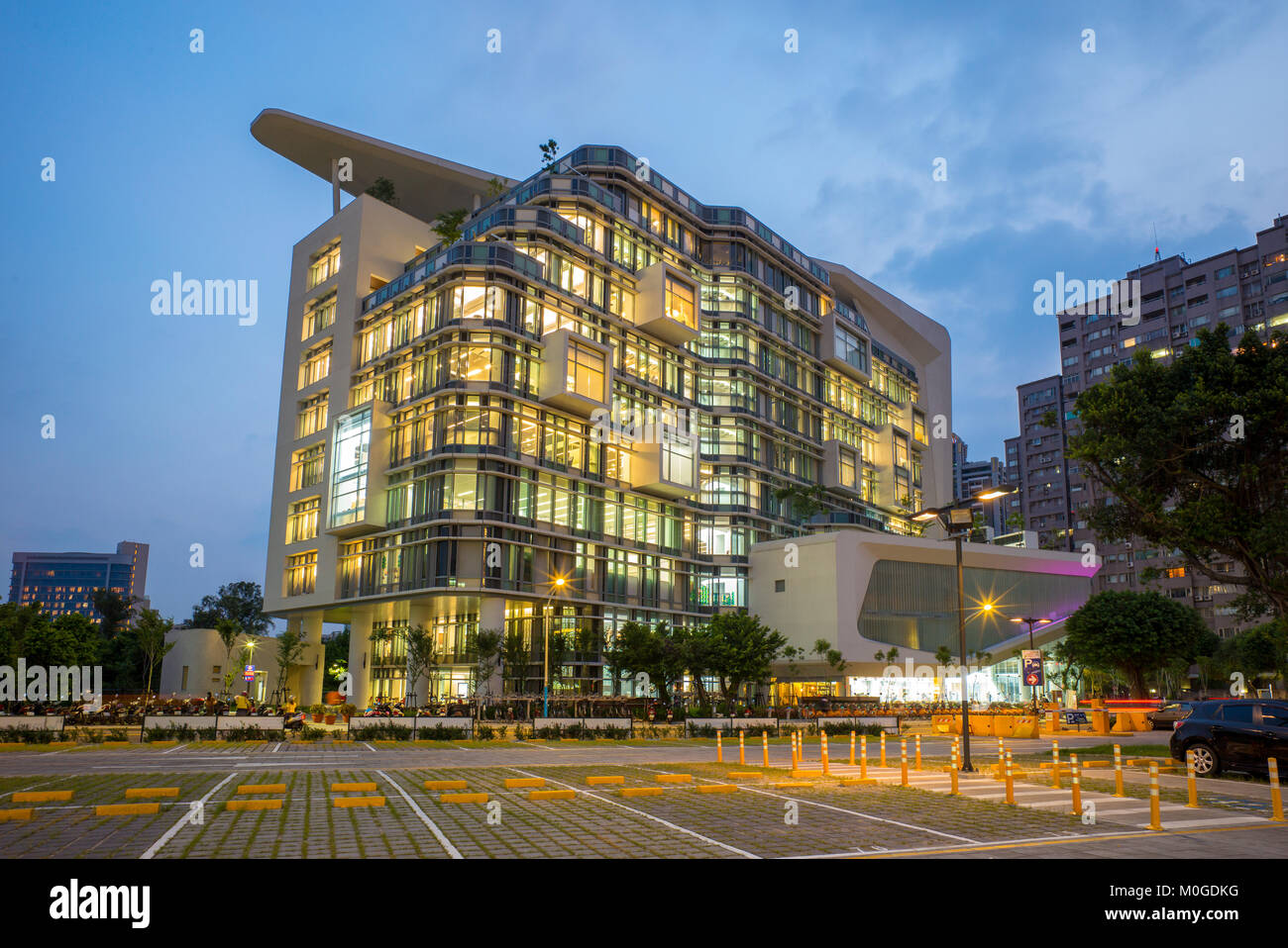 night view of library in Banqiao, Taipei, Taiwan Stock Photo - Alamy