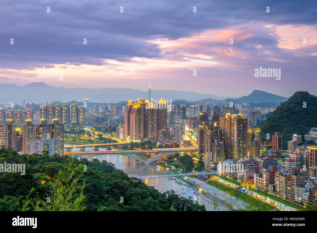 skyline of taipei city Stock Photo - Alamy