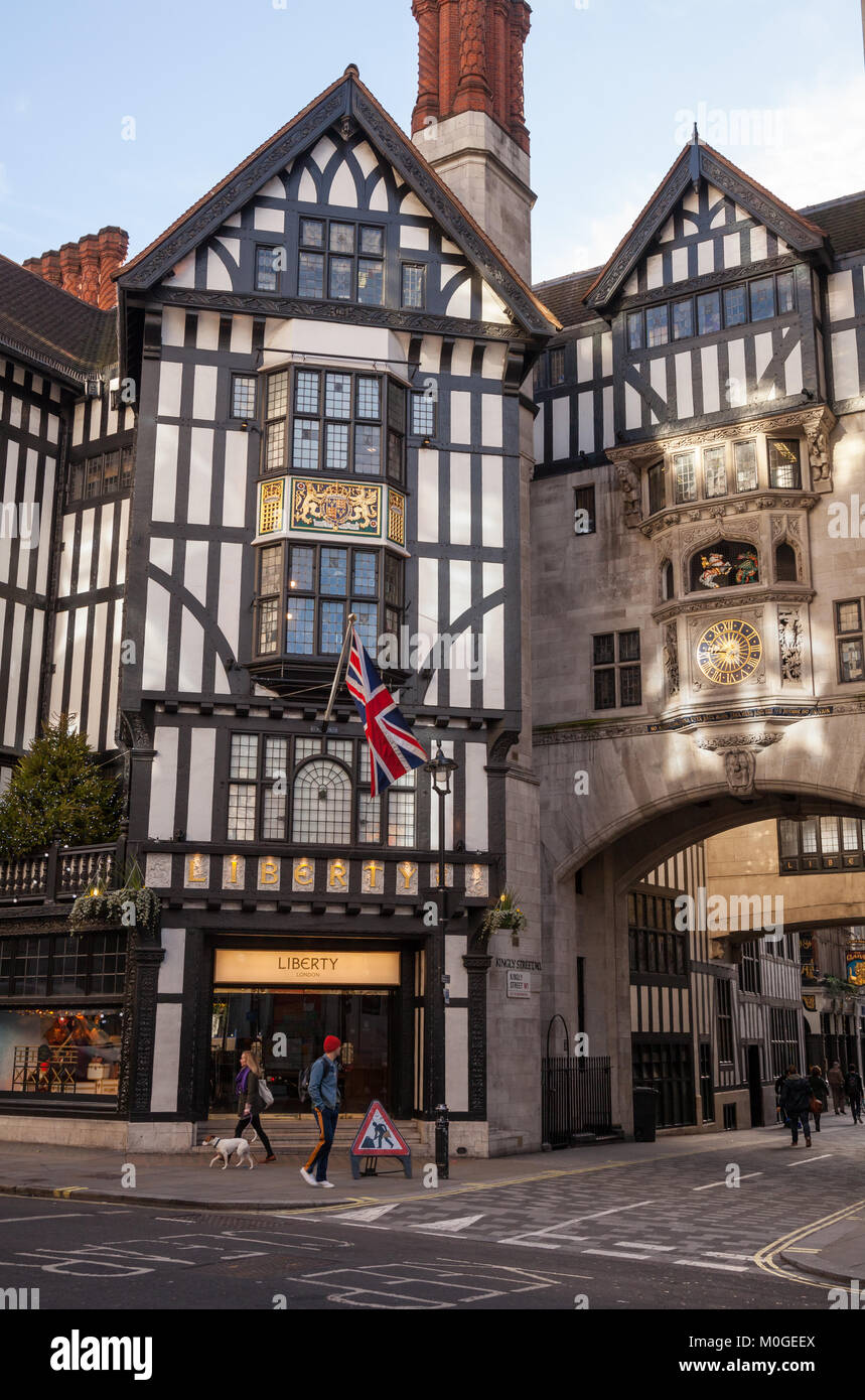 Tudor design hi-res stock photography and images - Alamy