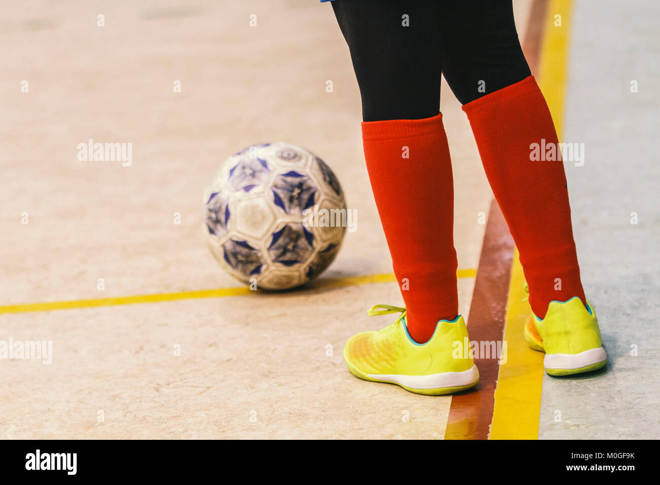 Football soccer player hi-res stock photography and images - Alamy